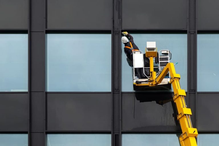 Spider aerial work platform to help city maintenance work case