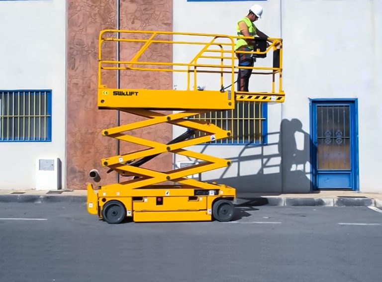 features of scissor type aerial work platform
