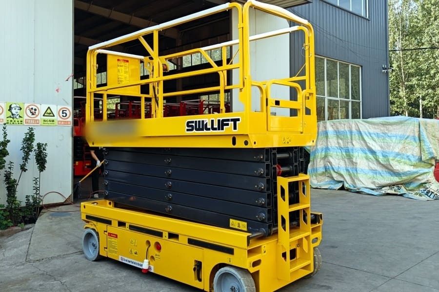 Honduran Electric Scissor Lift Customer Sharing | Self-Propelled 12-14 ...