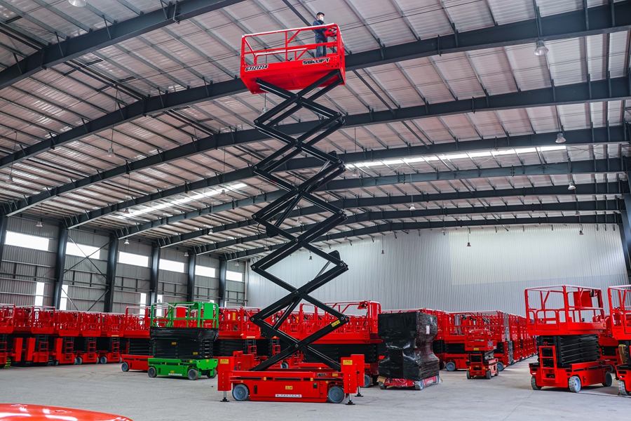 UAE Customer Purchased A 60 ft Scissor Lift for Repairing Air ...